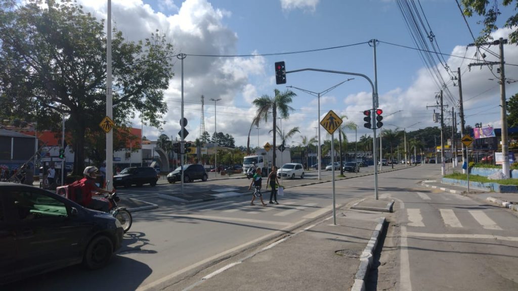 Avenida de Caucaia do Alto ganha semáforo para travessia de pedestres ...
