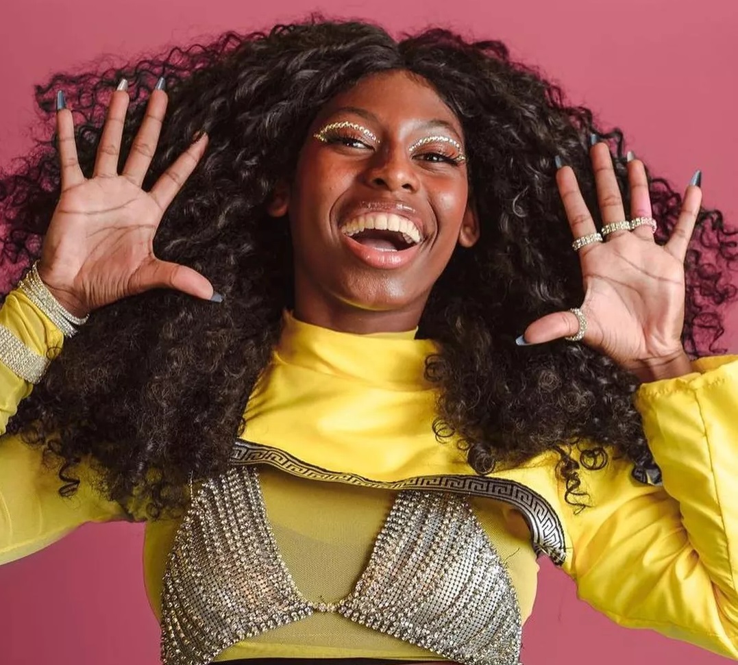 MC Soffia lança o álbum It Girl - Revista Circuito - Portal de Notícias ...